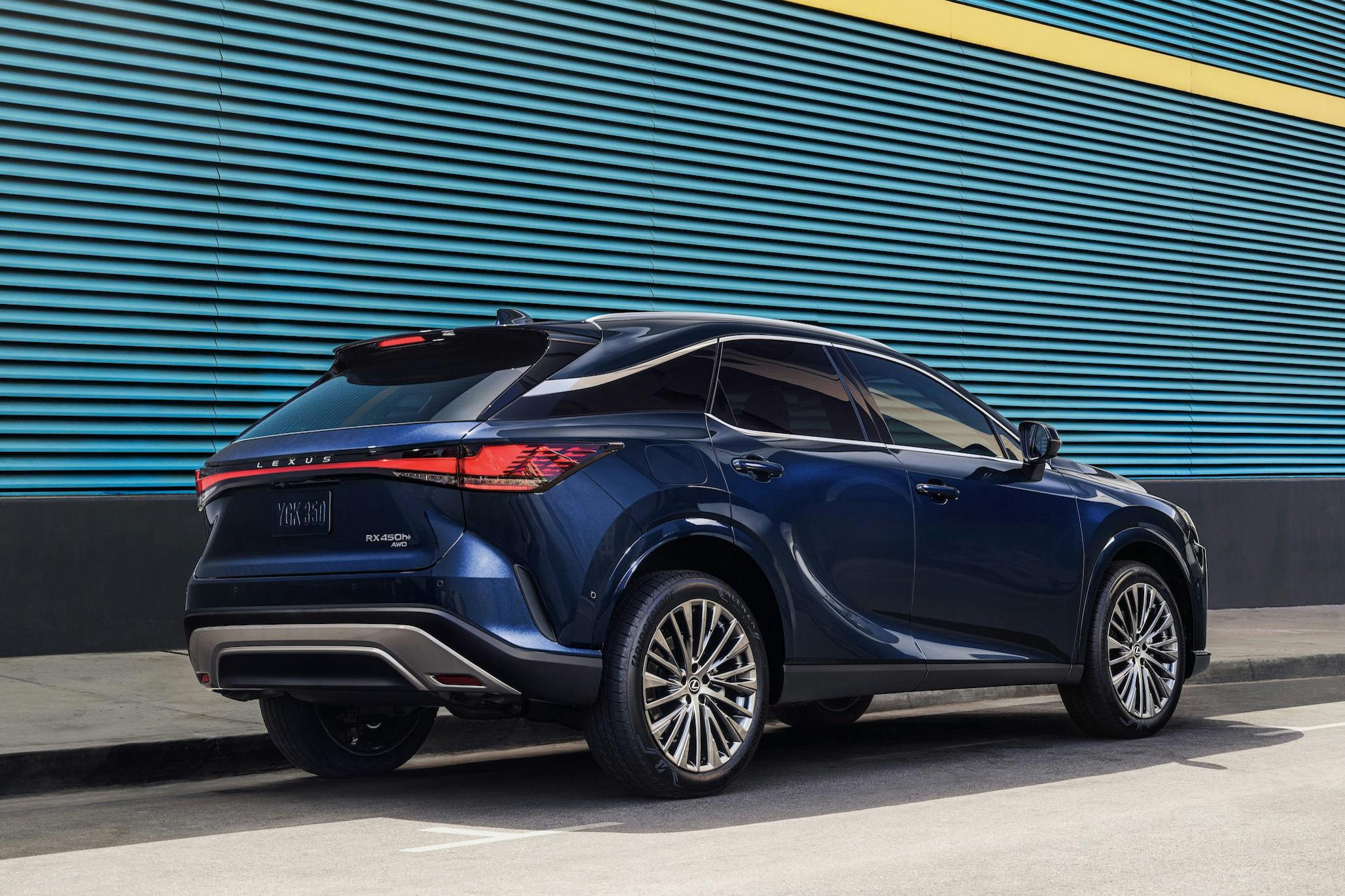 Best 2-Row Midsize Luxury SUVs in 2026 | CARFAX