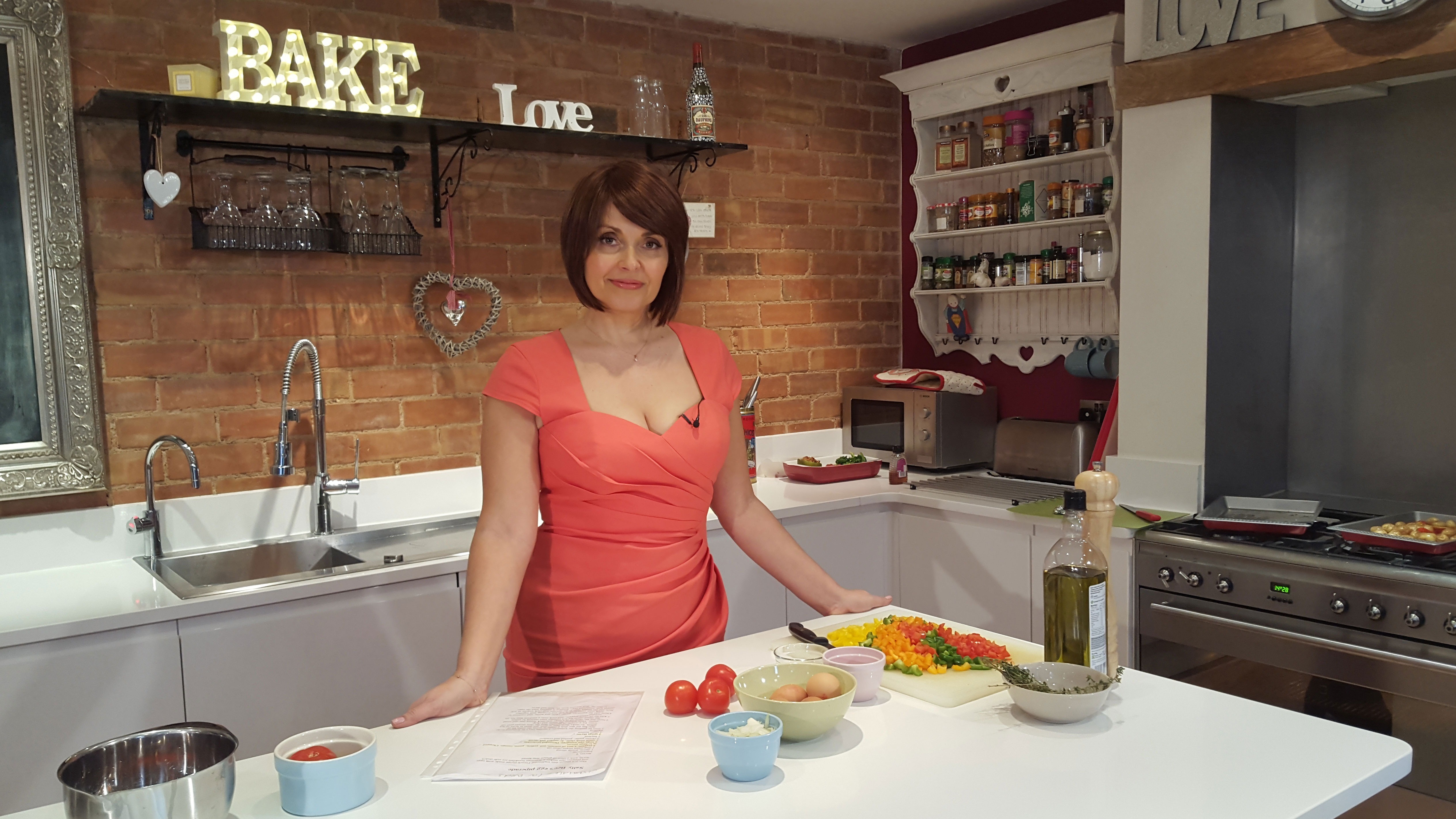 Sally Bee Living to the Max recipe demonstrations | Lorraine