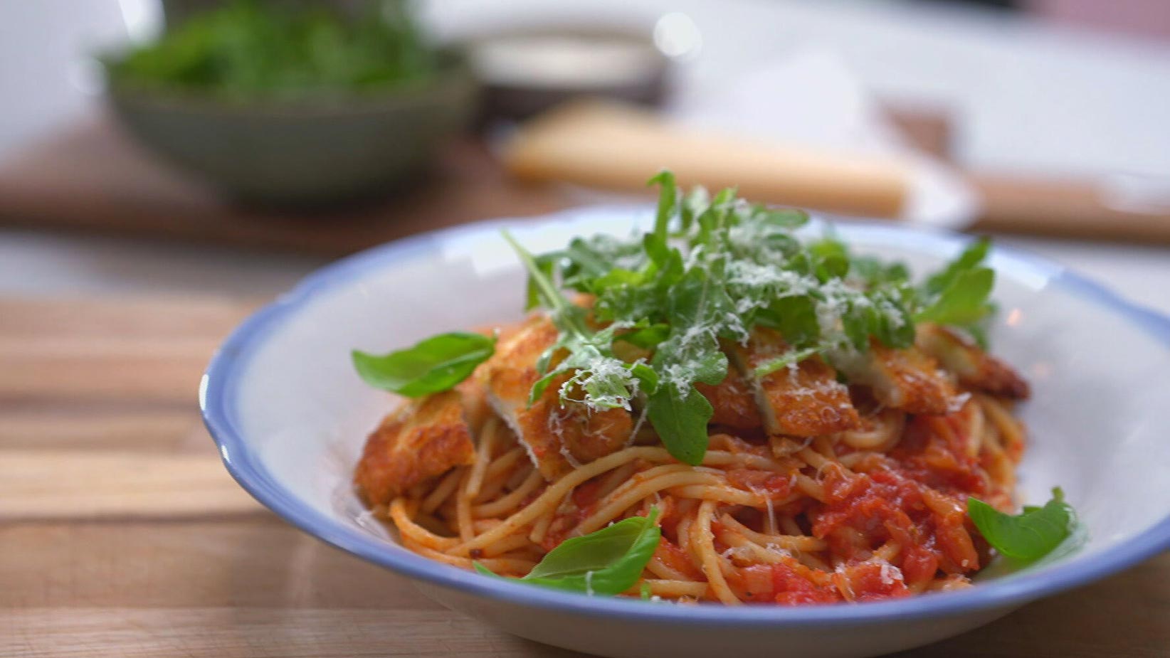 Lisa Faulker's Chicken Milanese and Pomodoro spaghetti | Lorraine