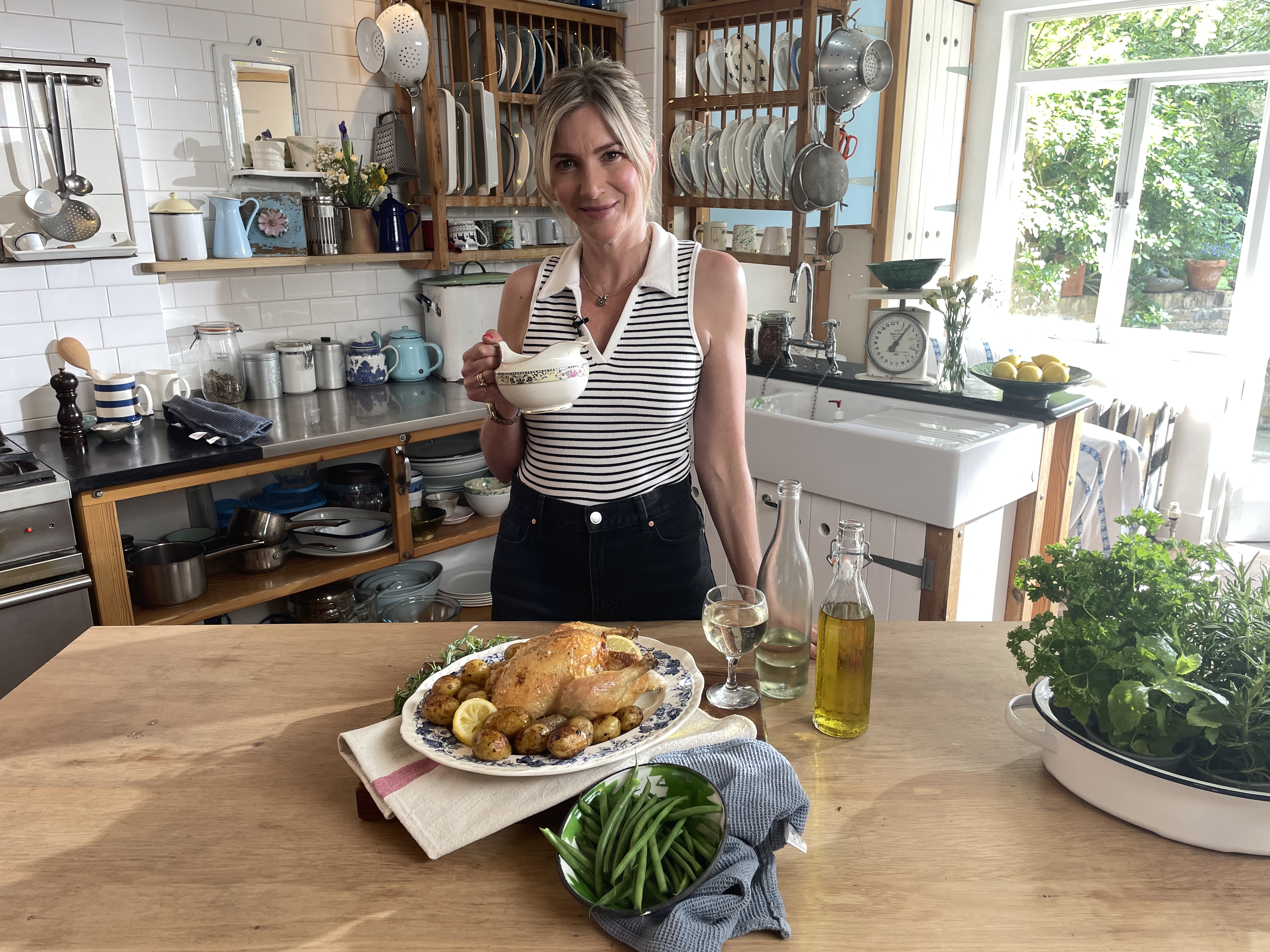 Lisa Faulkner in Paris - Roast Chicken with Crème Fraiche and Tarragon ...