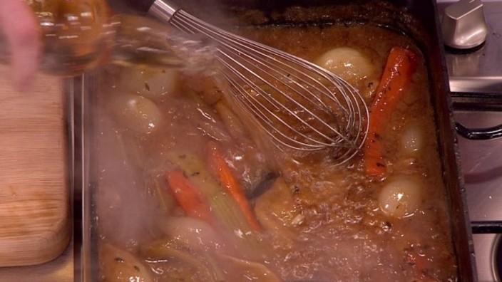 Christmas SOS: Gravy | Lorraine