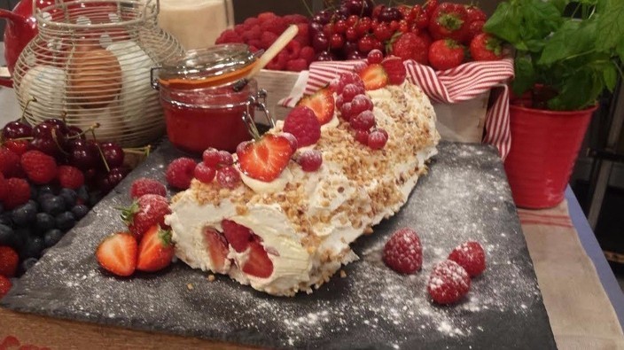 Summer fruit meringue roulade | Lorraine