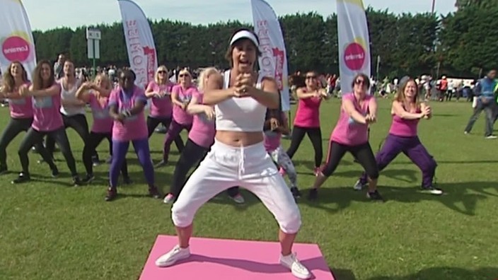 Leg toning exercises with Maxine at Wimbledon | Lorraine