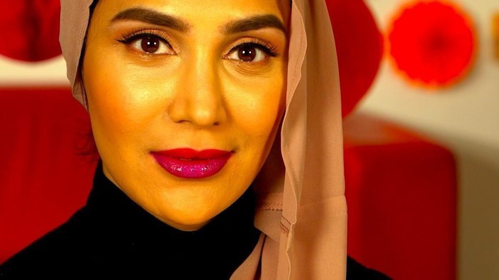 Instaglam: Amena shares her three dramatic lip looks | Lorraine