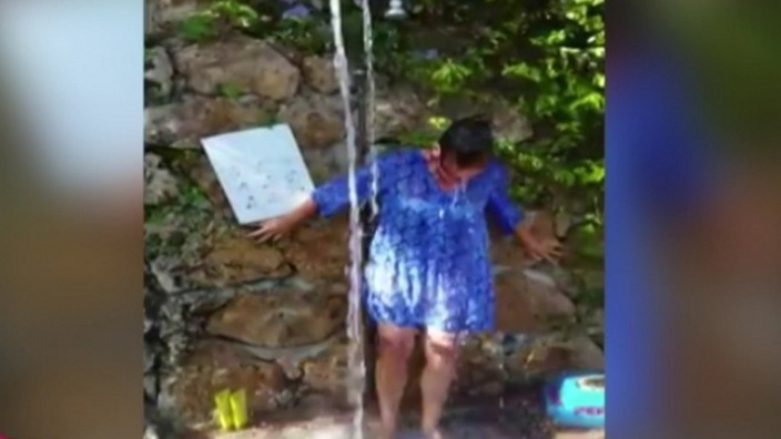 Lorraine's Ice Bucket Challenge | Lorraine