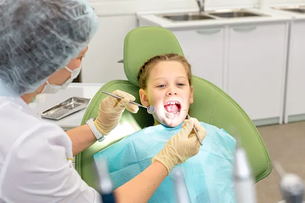 Gele tong: oorzaken, symptomen, behandeling en advies | Oral-B NL