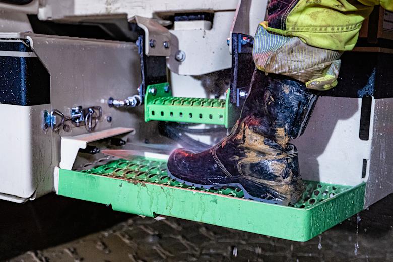 Scamec LC 065 A: Compact Underground Scaling Machine for Confined Tunnels