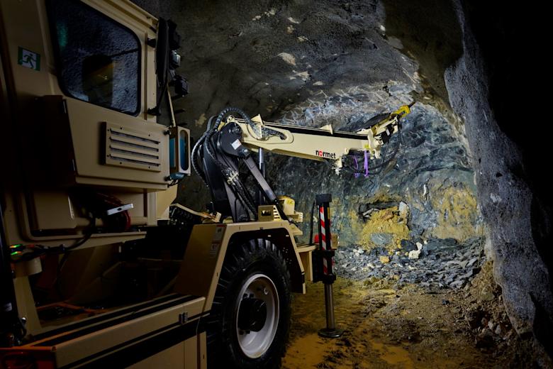 Scamec LC 065 A: Compact Underground Scaling Machine for Confined Tunnels