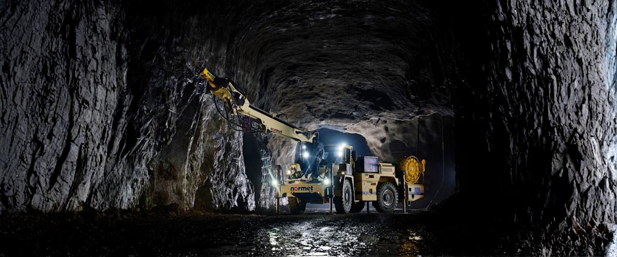 Scamec LC 065 A: Compact Underground Scaling Machine for Confined Tunnels