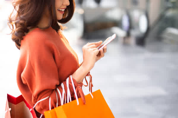 Drive Online Sales - Snapchat Collection Ads | Snapchat for Business