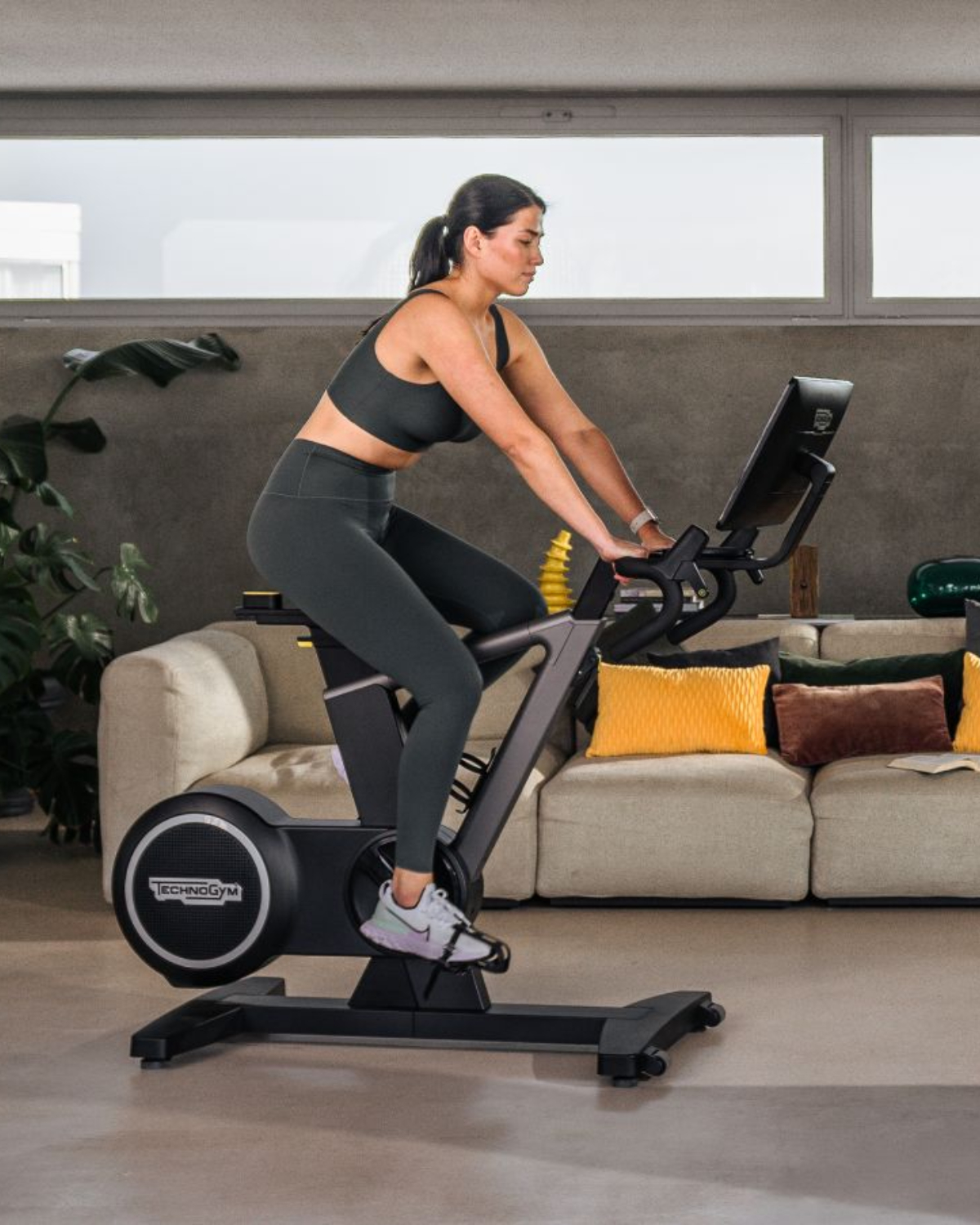 Which muscles does a stationary bike work? | Technogym Canada