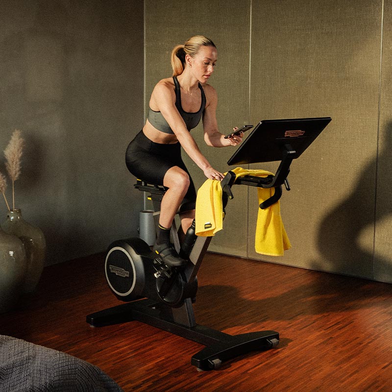 ¿Qué músculos ejercita la bicicleta estática? | Technogym Spain