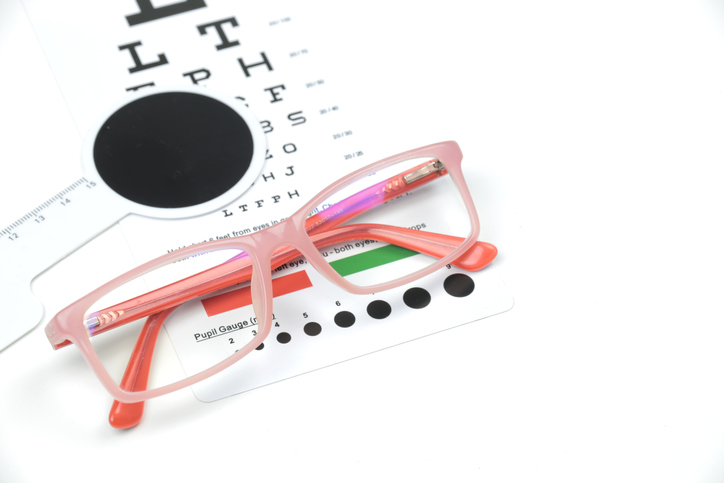 At home eye tests – the benefits and how to do them