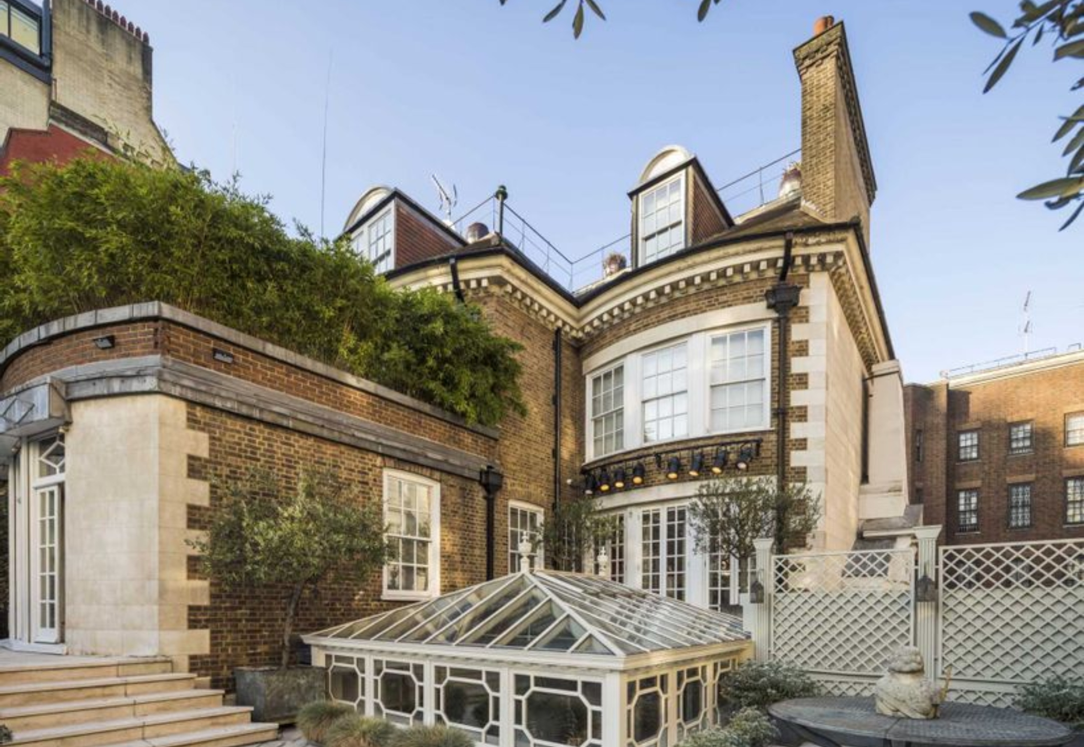 Inside Some of the Most Expensive & Extravagant Homes in the UK ...