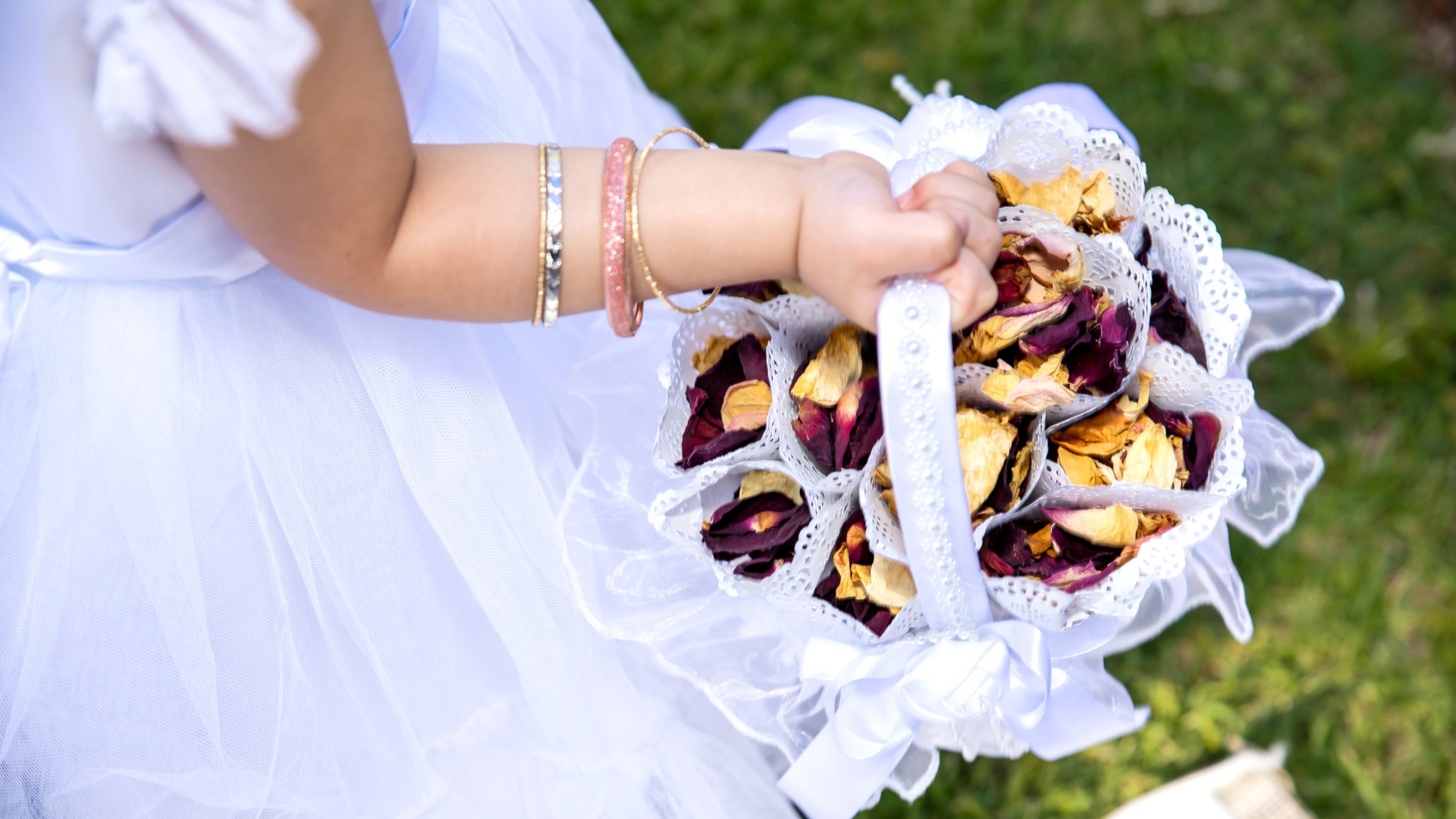 My SIL Wants My Niece To Carry Her Dead Sister's Ashes Down the Aisle ...