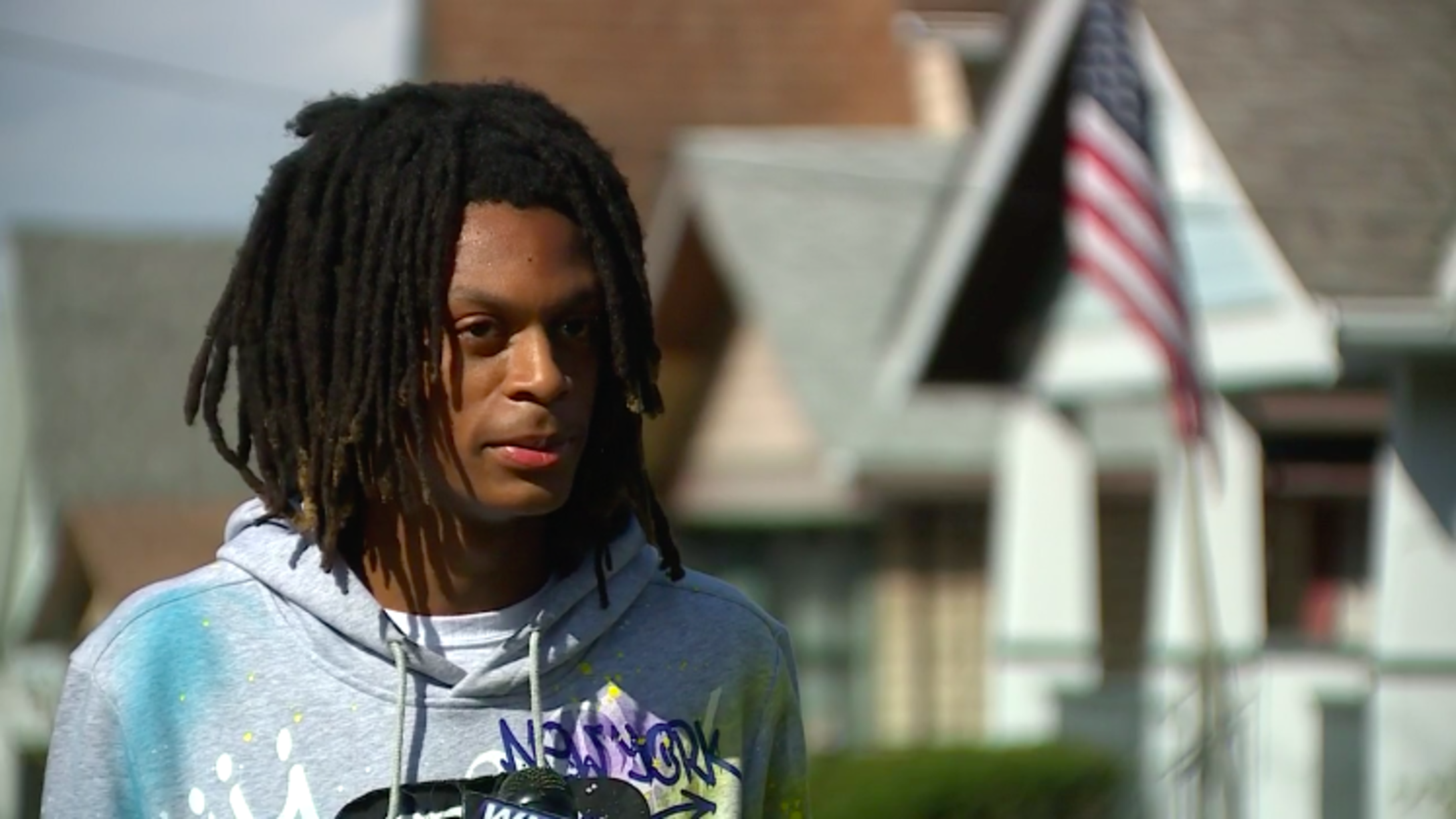 Teen Refuses To Let Elderly Customer Walk Away Without Food & Helps Pay ...