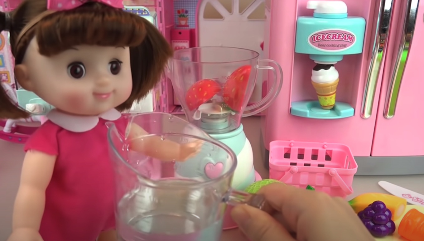 20 YouTubers Kids Are Obsessed With (& What Every Mom Should Know ...