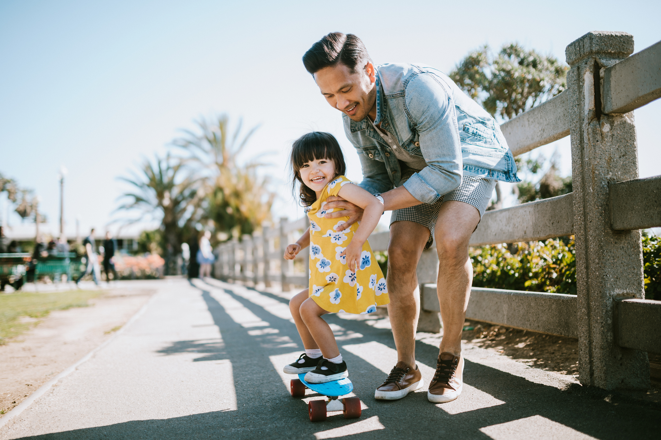 Dad Encourages His Daughter To Be A Housewife And Neighbors Attack Him