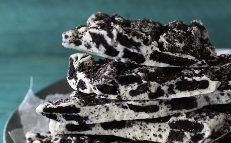 Incredibly Easy Oreo Bark Recipe Will Get You in the Holiday Spirit ...