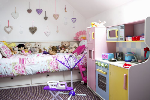 When a Neat-Freak Shares a Room With Her Slob Sister: What's a Mom to ...