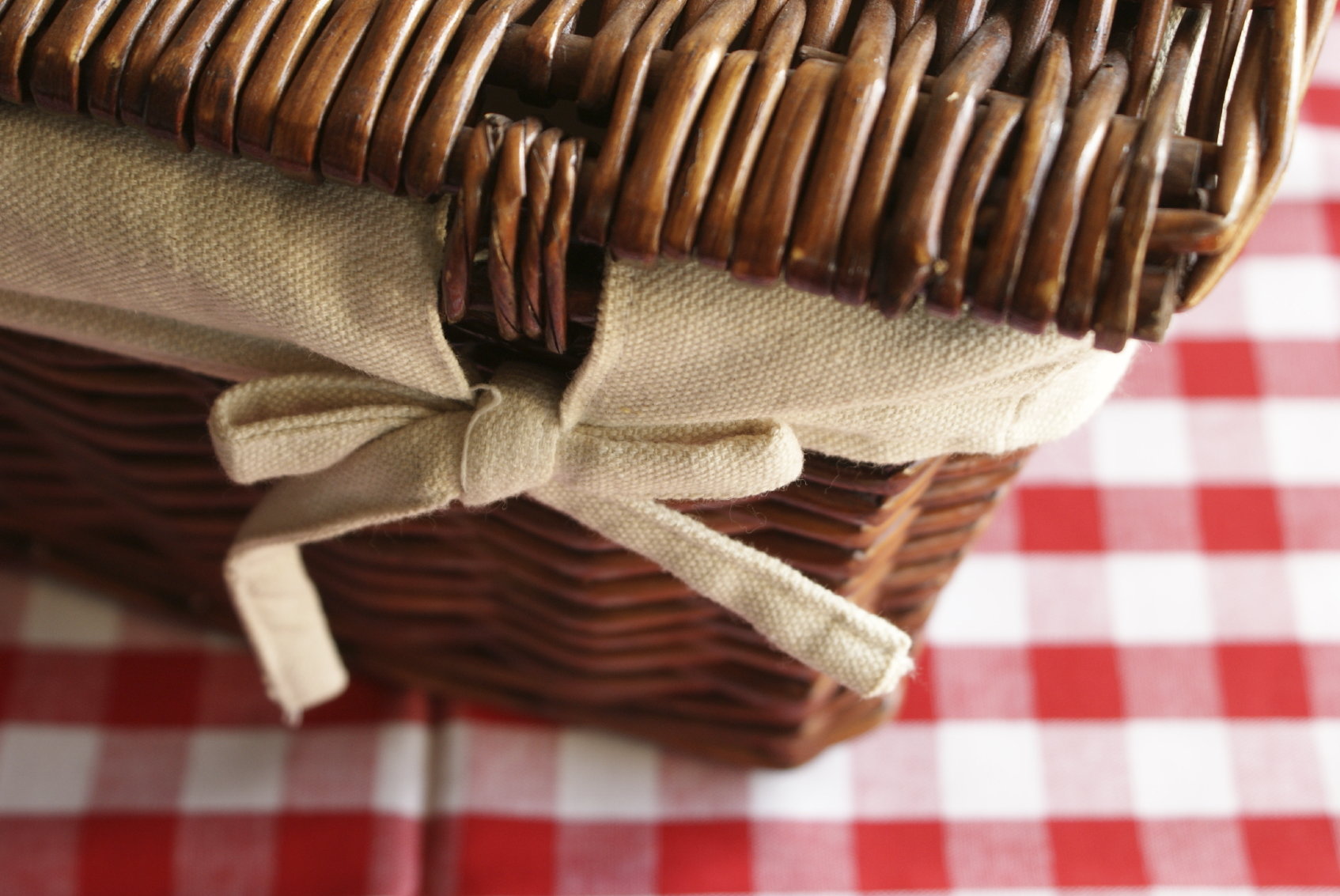 8 Perfect Picnic Foods That Don't Require Refrigeration | CafeMom.com