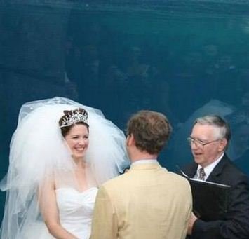8 Horrifying Wedding Photo Disasters (PHOTOS) | CafeMom.com