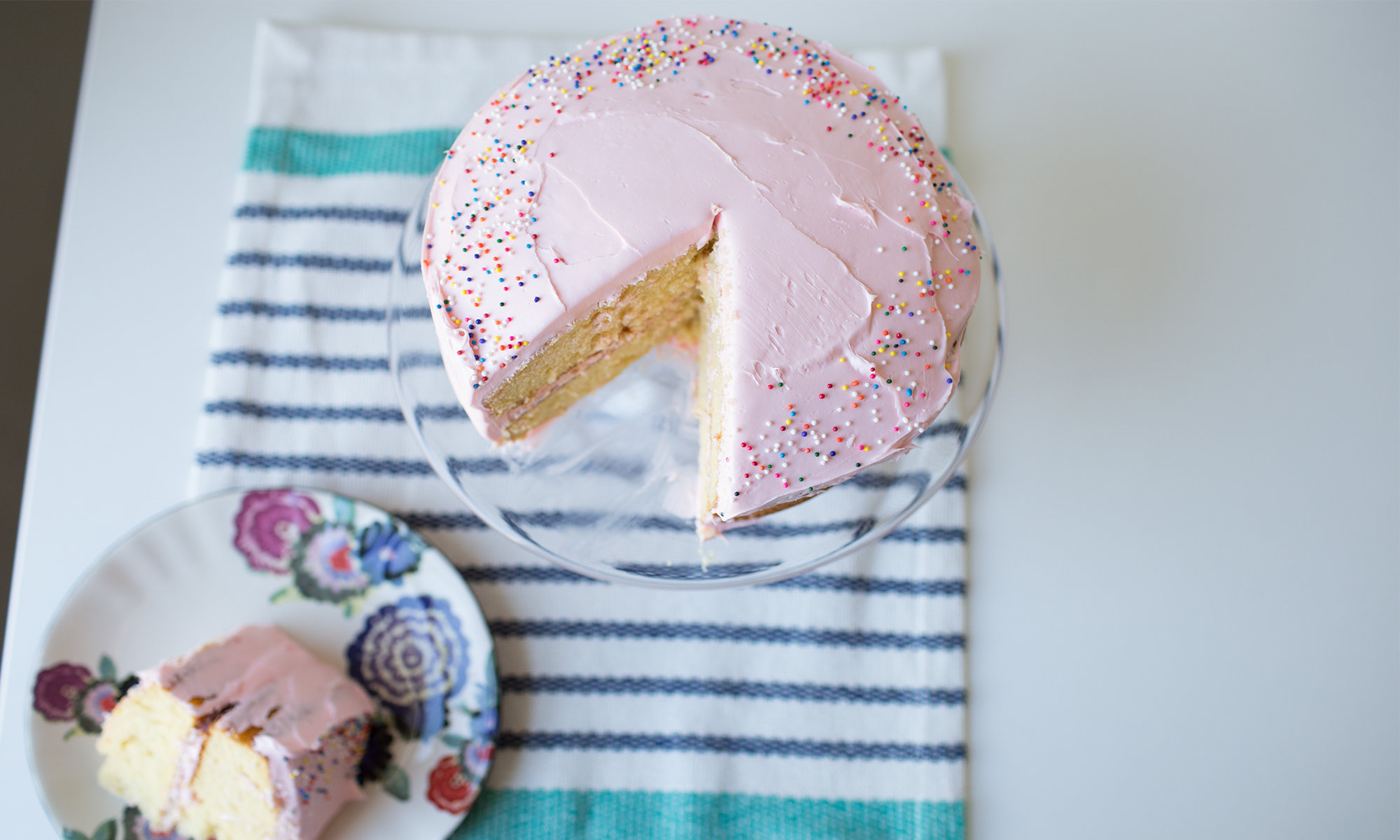 How to Frost a Boxed Cake So It Looks Homemade (PHOTOS) | CafeMom.com