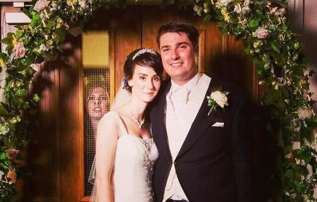 12 Hilarious Wedding Photobombs | CafeMom.com