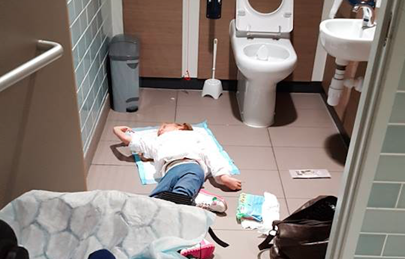 Why Everyone Needs to See This Photo of a Girl With Disabilities on the ...