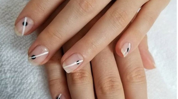 20 Manicure Ideas For Minimalists | CafeMom.com