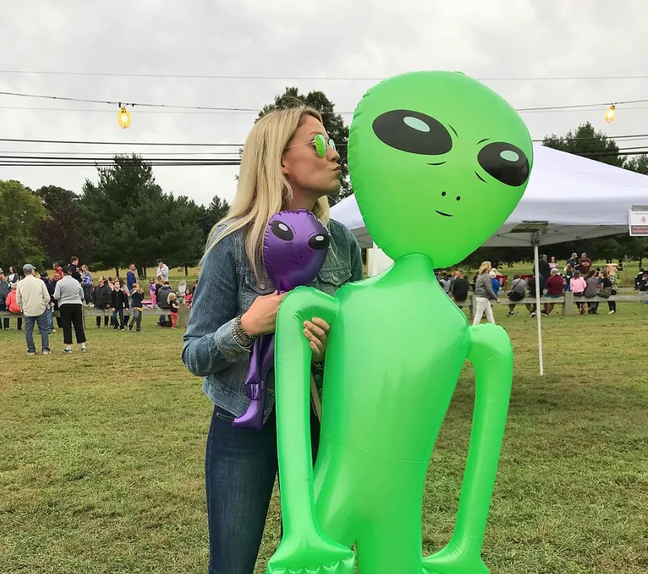 Dating on Bumble Is Like Watching a Seinfeld Rerun | CafeMom.com