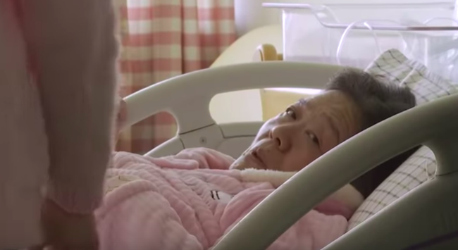 67-Year-Old Woman Gives Birth After Conceiving "Naturally" | CafeMom.com