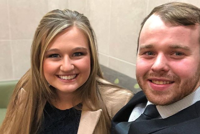 Joe & Kendra Duggar Share New Family Pic With Baby Addison | CafeMom.com