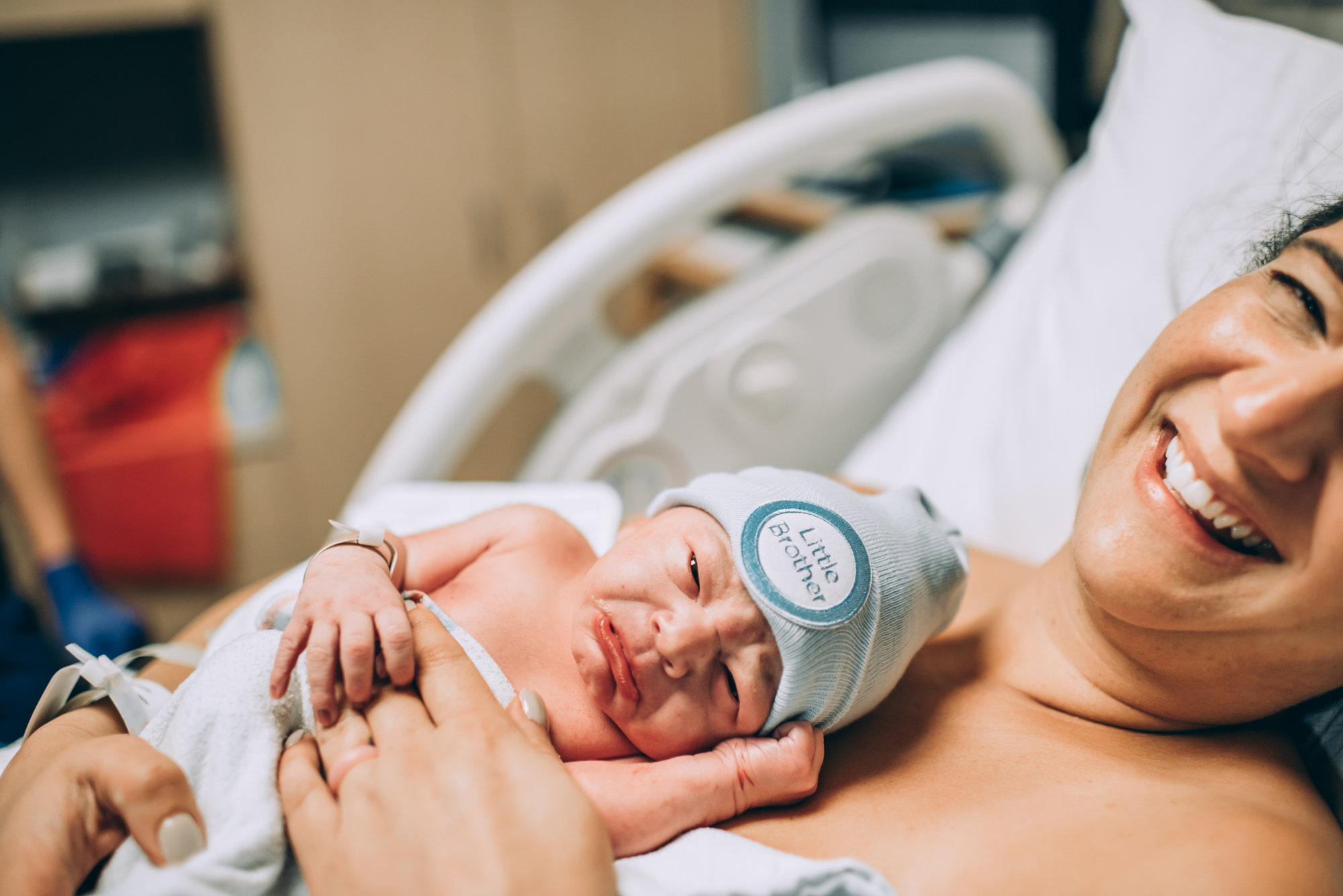 Photographer Captures Moment Newborn Realizes He Was Born in 2020 ...