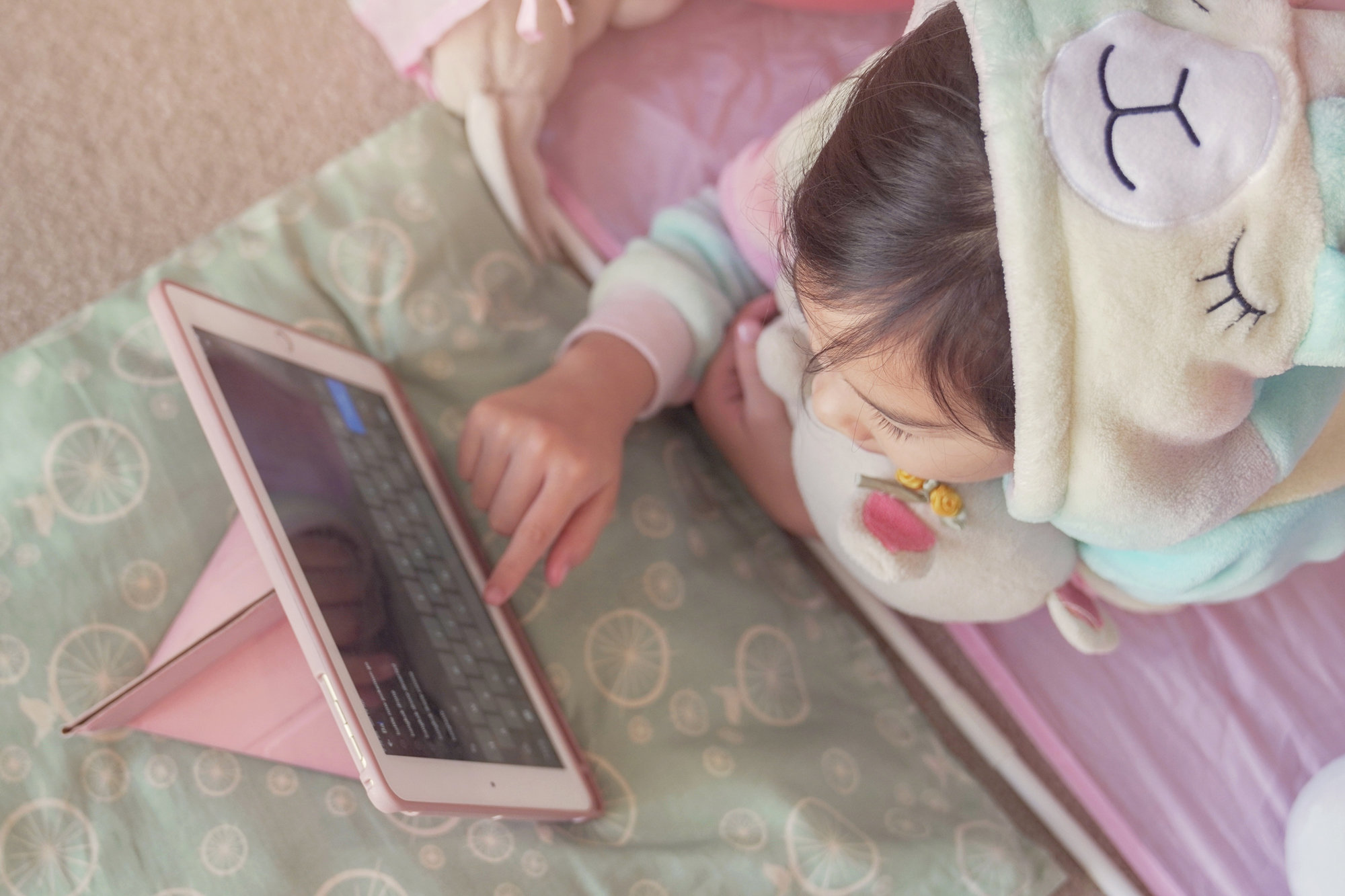 Illinois School District Bans Kids From Wearing PJs at Home | CafeMom.com