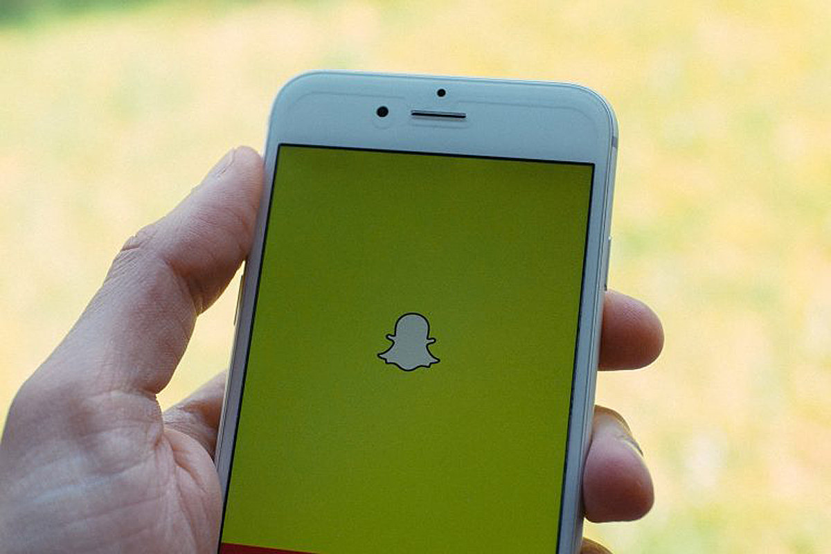 Dating expert says use Snapchat to tell if your crush likes you ...