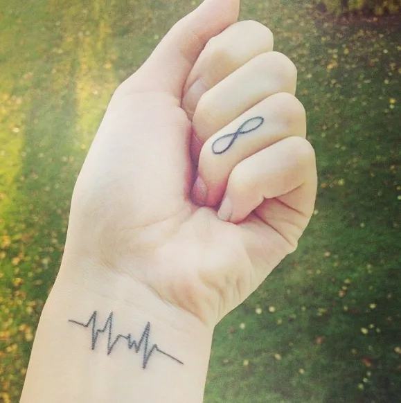 50 Perfectly Small Tattoos That Can Be Covered or Shown at Will ...