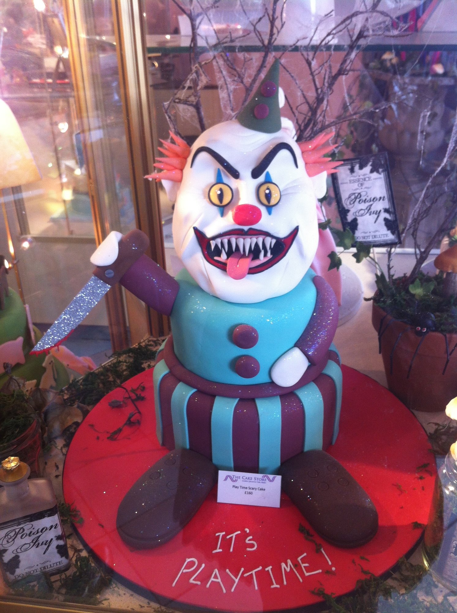 14 Terrifying Halloween Cakes Almost Too Scary to Eat | CafeMom.com