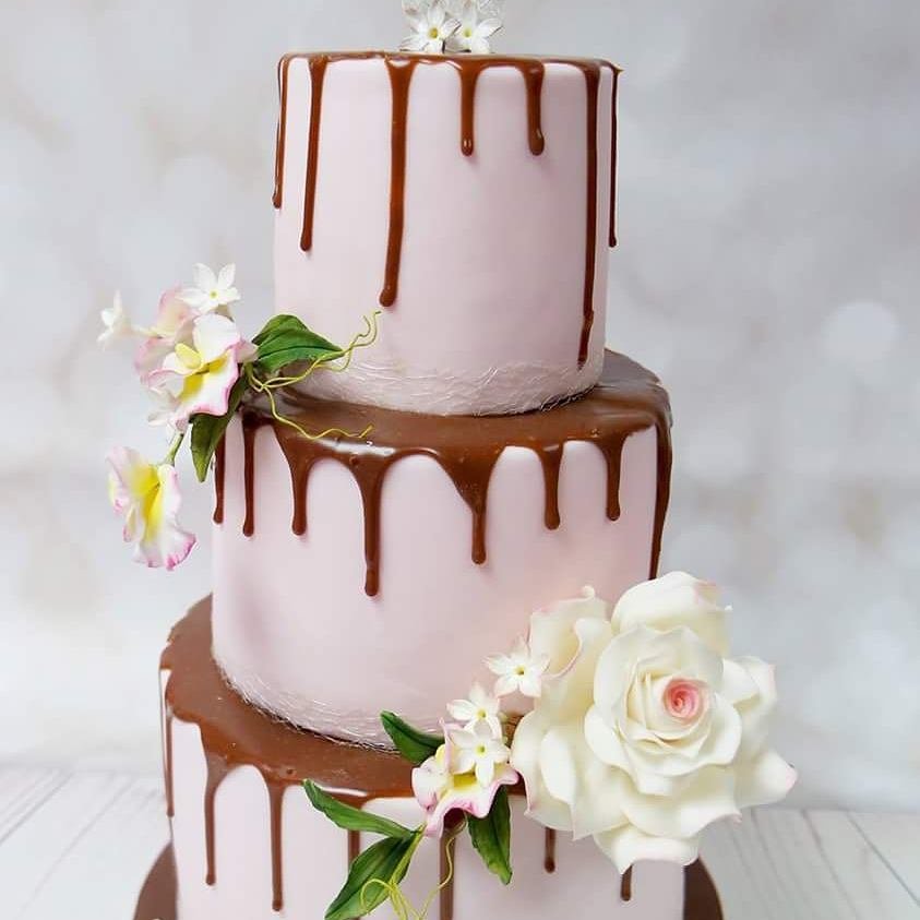 20 Stunning Drip Wedding Cakes | CafeMom.com