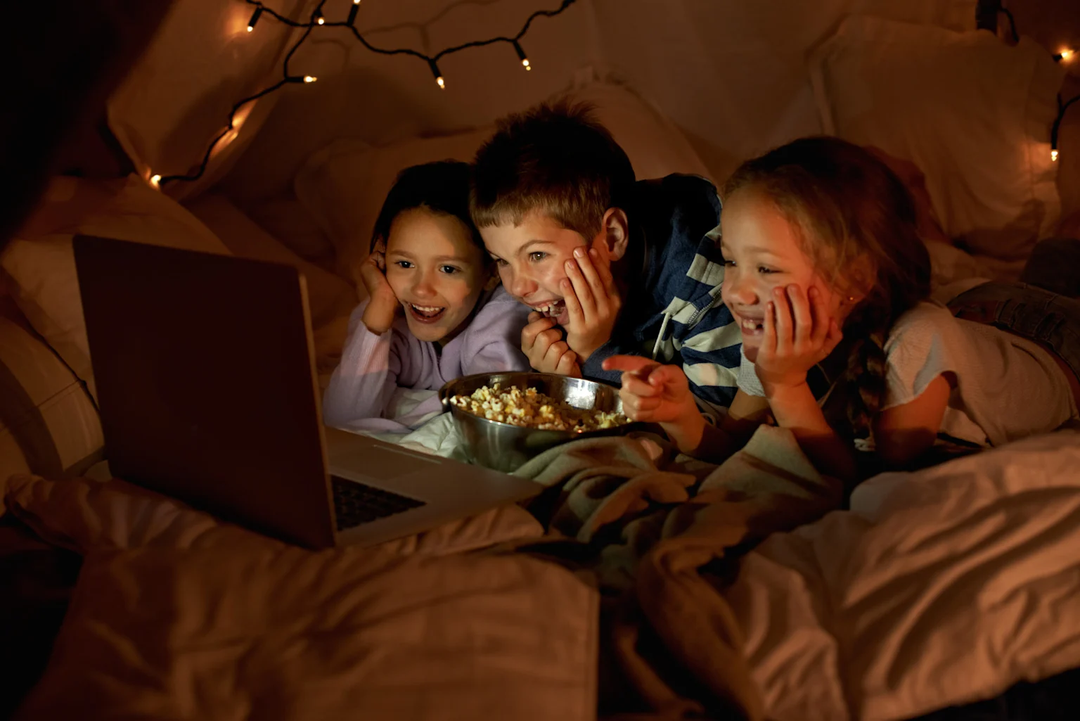 16 Ways to Entertain Kids Without a Backyard | CafeMom.com