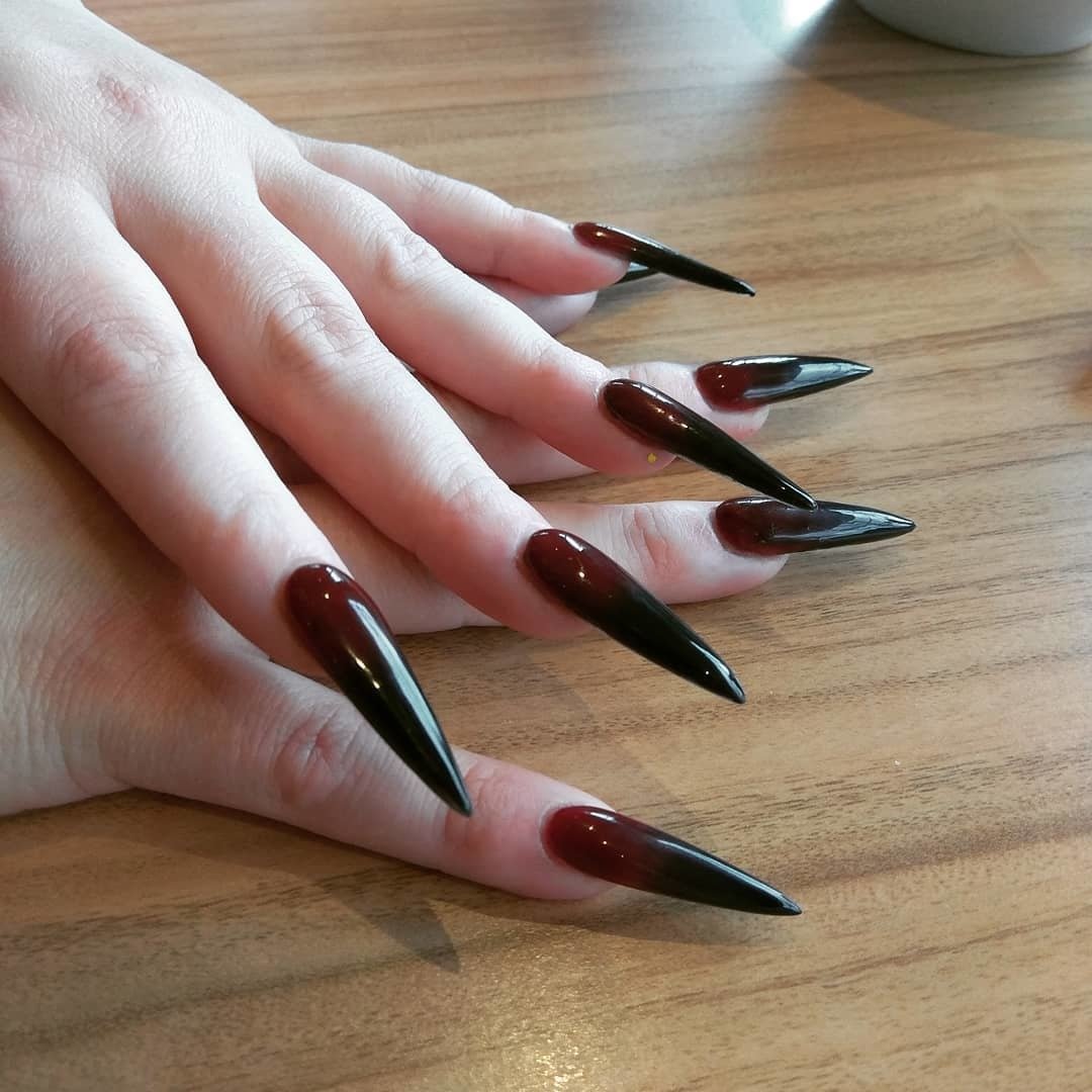 13 Morticia Addams nail art ideas for the mysterious and spooky ...