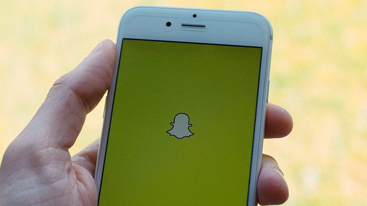 Dating expert says use Snapchat to tell if your crush likes you ...