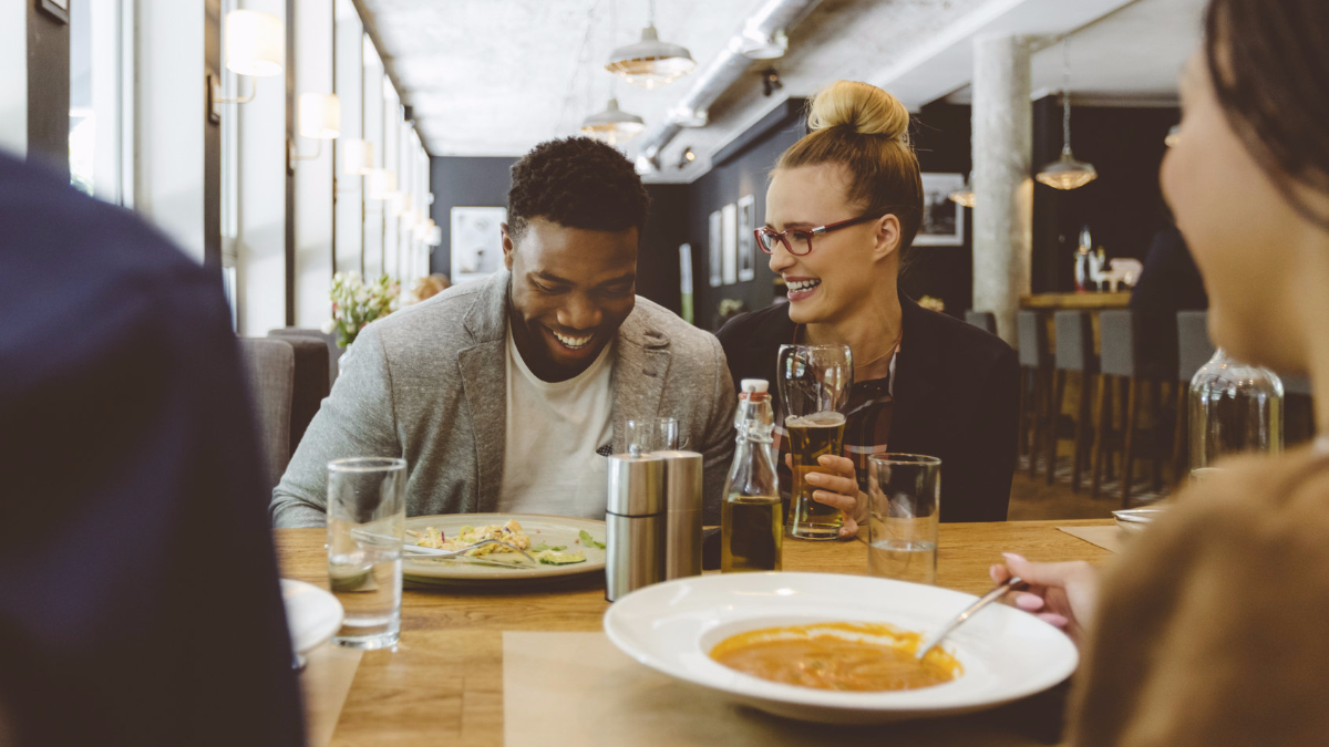 Tips to pick the best restaurant for your first date | CafeMom.com