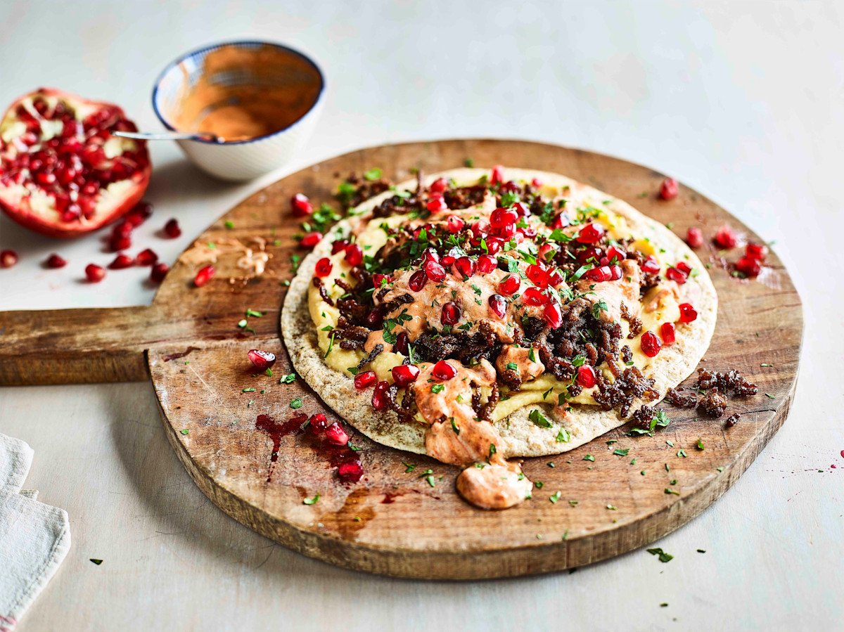 Crispy Beef and Houmous Flatbread / The Body Coach