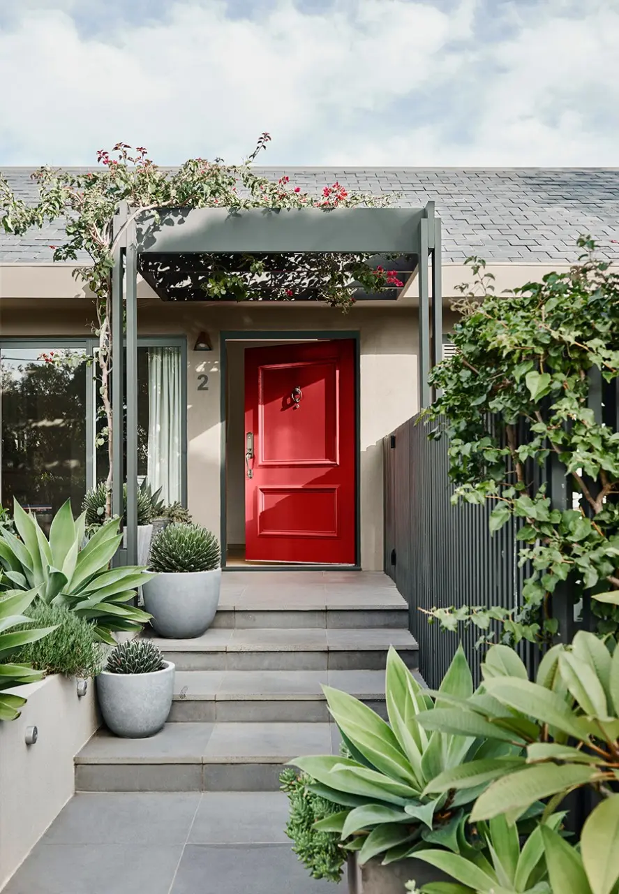 Embrace the unexpected red theory in your home | Dulux