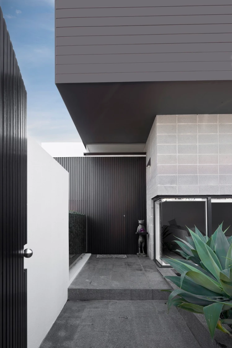 Choosing the perfect fence colour for your home | Dulux
