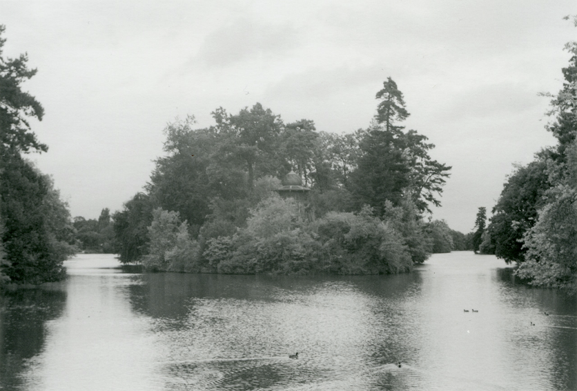 「Une promenade au Bois photographies Hiro TOBE」 （Gallery 5610） ｜Tokyo Art Beat