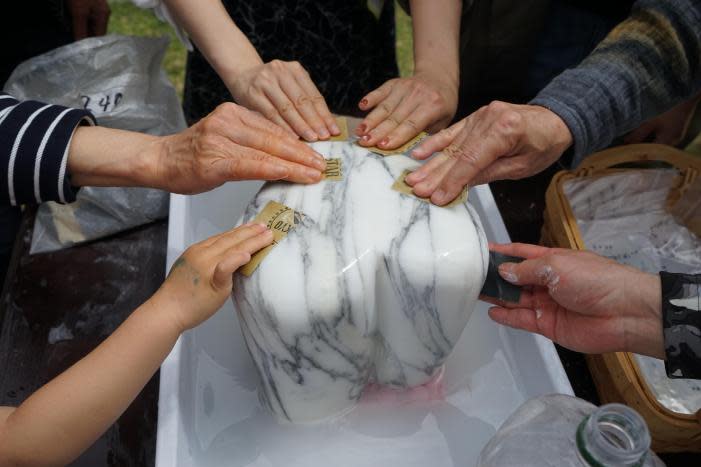 冨長敦也 「Love Stone Project - Fuchu」 （府中市美術館） ｜Tokyo Art Beat