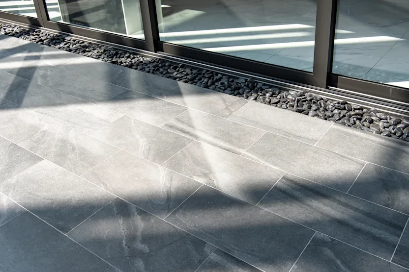 Pose en quinconce : un carrelage avec style