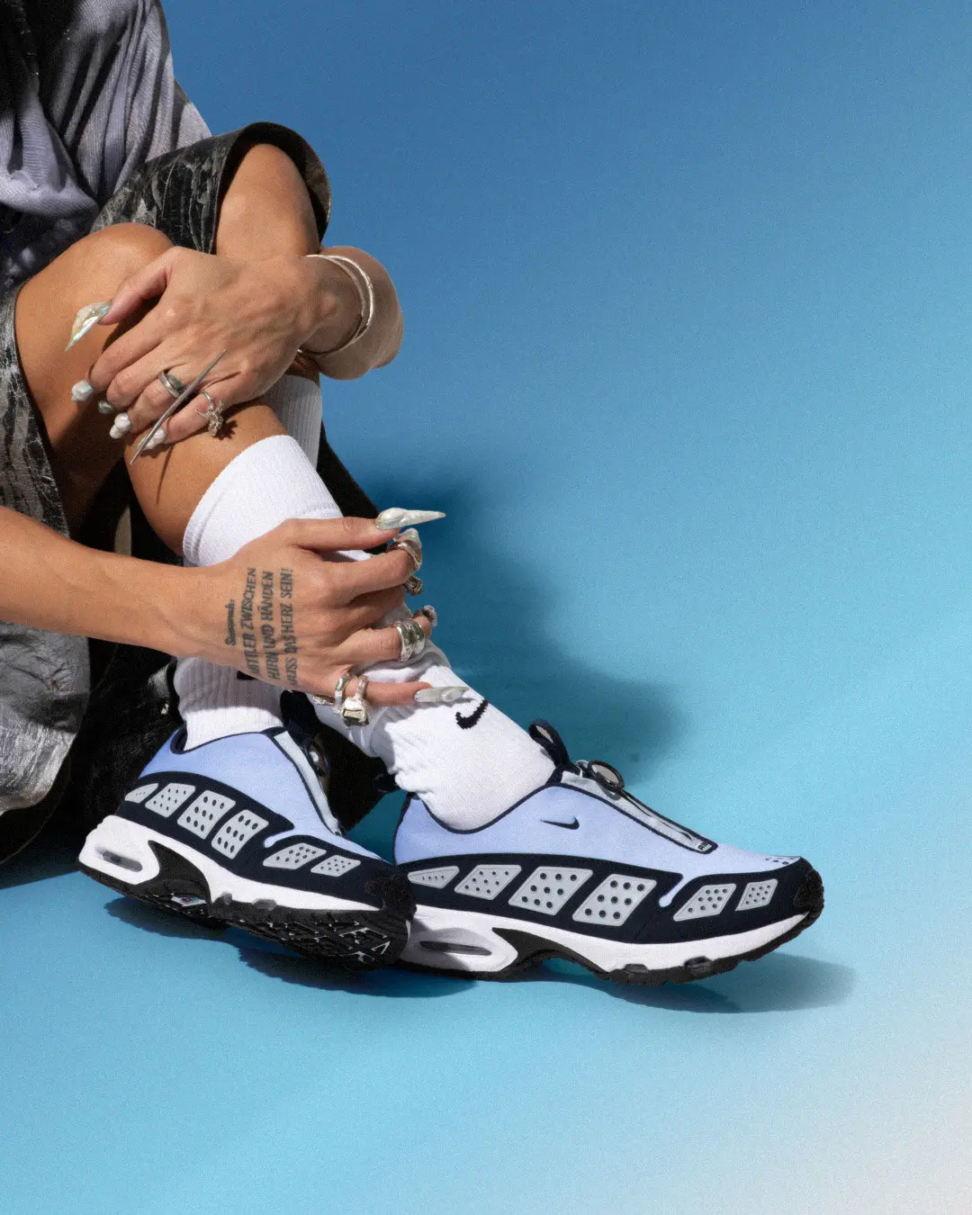 Sneakers and curated Streetwear | Sneakersnstuff (SNS)